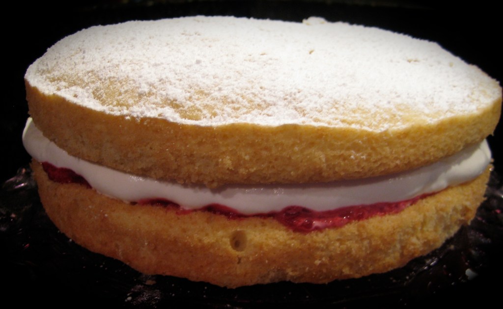 Victoria Sponge Cake | I Sing In The Kitchen