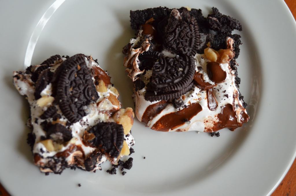 Short And Sweet. Oreo Crunch Bars. | I Sing In The Kitchen