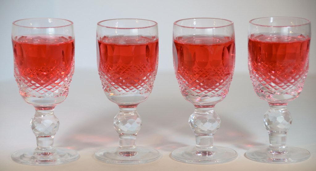 Raspberry Gin | I Sing In The Kitchen